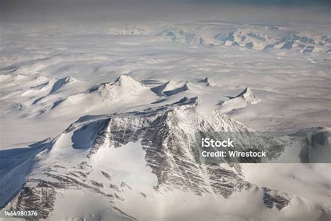 List of 5 Domestic & International Airports in Antarctica - Bolt Flight