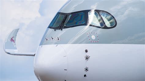 How to Easily Spot the Differences Between Airbus and Boeing Aircraft ...