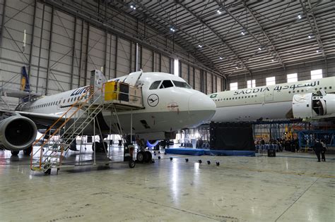 When Airlines Decide to Retire Aircraft: Inside the High-Stakes ...