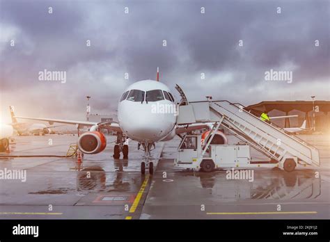 Understanding Hold Short Lines: The Unsung Guardians of Runway Safety ...