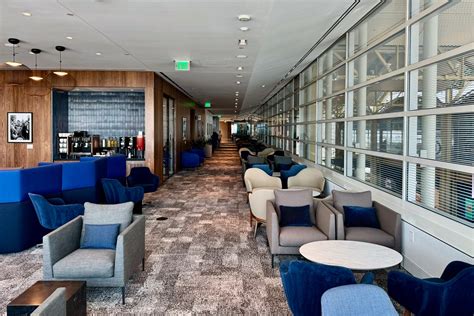 DCA Centurion Lounge Review (Terminal 2) – Inside the Amex Platinum ...