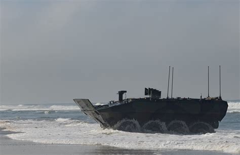 U.S. Marines Successfully Deploy New Amphibious Combat Vehicle From USS ...