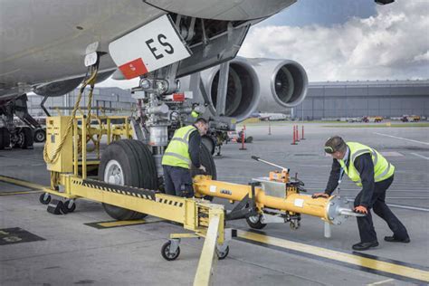 Cold Climate Aviation Line Work: Essential Gear and Clothing Strategies - Bolt Flight