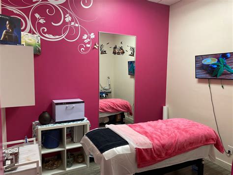 What Companies Are in the Consumer Services Field? - Bolt Flight