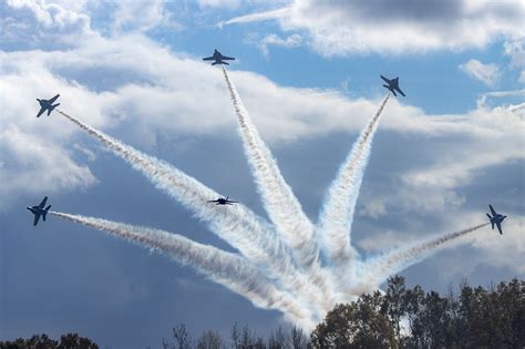 The World's Most Spectacular Aerobatic Teams - Bolt Flight