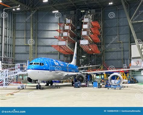 Why Planes Perform Touch and Go Landings: The High-Speed Dance of ...