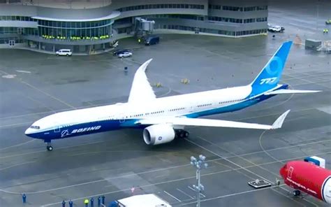 Why the Boeing 777X Has an Exceptionally Long Wingspan with Folding ...