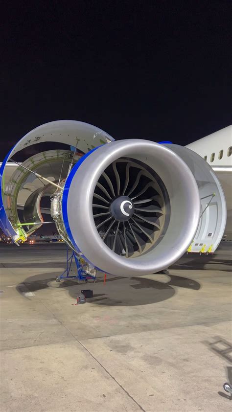 How to Easily Spot the Differences Between Airbus and Boeing Aircraft ...