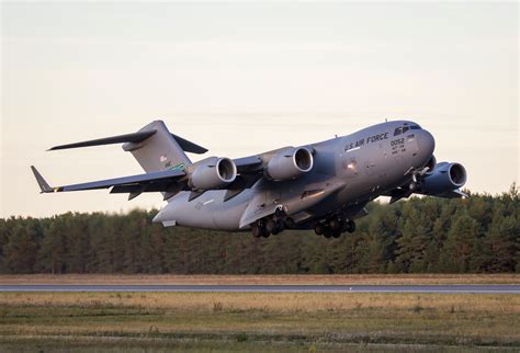 C-17 Globemaster III Endurance Explained: How Many Hours Can It Fly ...