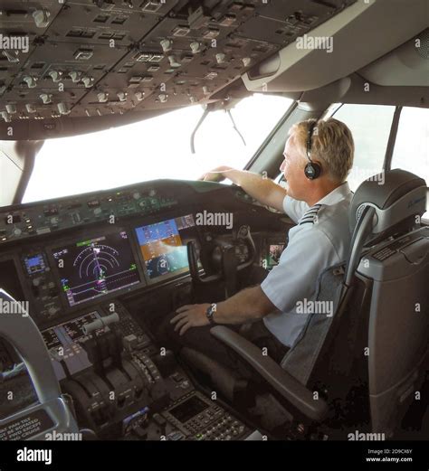 Cargo Pilot: A High-Flying Career Behind the Scenes of Global Aviation ...