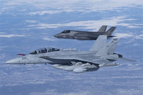 EA-18G Growler vs. F/A-18 Super Hornet: A Detailed Comparison - Bolt Flight