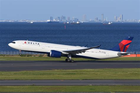 Delta Air Lines: The Largest and Sole U.S. Operator of the Airbus A330 ...