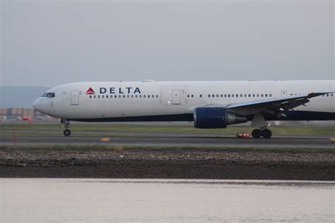 Delta Boeing 767-400ER Declares Emergency After Takeoff From Nice En ...