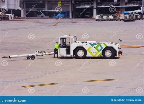 Exploring the Many Types of Pushback Trucks: Power, Precision, and ...