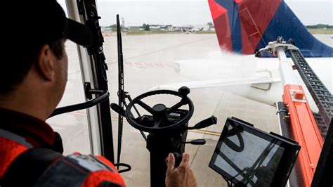 Deicing Boot: Essential Technology for Aircraft Ice Protection - Bolt ...