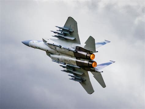 F-15 Eagle vs Su-30MKI: A Comprehensive Fighter Jet Comparison - Bolt ...