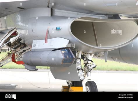 F-16 ECM Pod: Advanced Electronic Warfare Capabilities - Bolt Flight