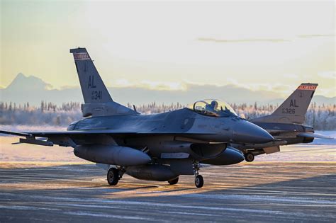 F-16 "Wraith": The Stealthy Aggressor of the U.S. Air Force - Bolt Flight