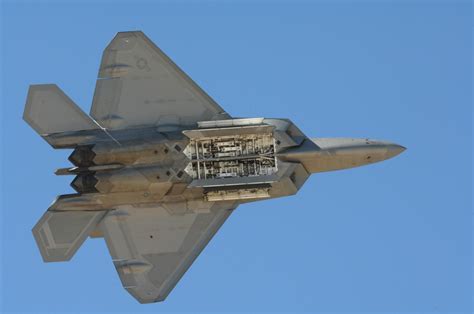 What Missiles Do F-22 Fighter Jets Carry — And Can They Be Armed With ...