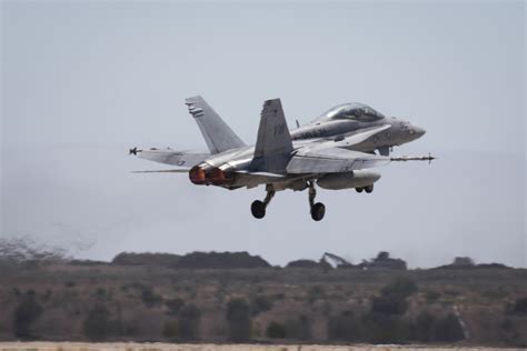 F-18 vs. F-35: A Comprehensive Comparison of Two Advanced Fighter Jets ...