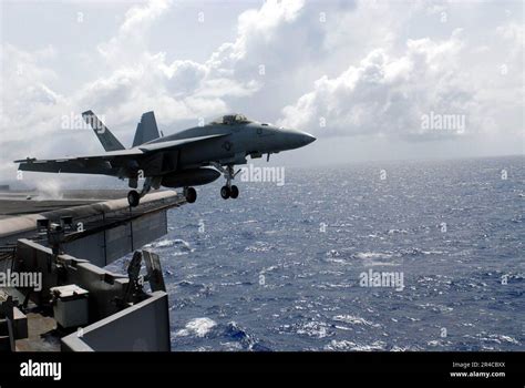 F-18 vs. F-22: A Comprehensive Comparison of Two American Fighter Jets ...
