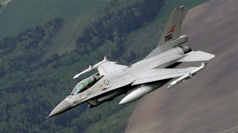 F-2 vs. F-16: A Comprehensive Comparison - Bolt Flight