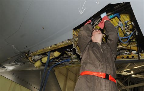 FedEx Aircraft Mechanic Salary: Pay, Benefits, and Career Outlook ...