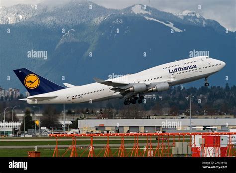 Where Does Lufthansa Fly Its Boeing 747-400s? - Bolt Flight