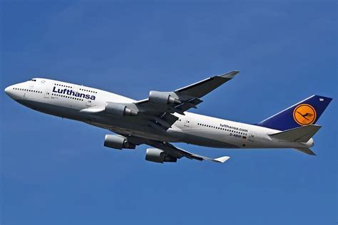 Why Lufthansa Still Operates the Boeing 747-400 in 2025 - Bolt Flight