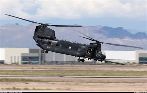 CH-47 vs MH-47 Chinook: Breaking Down the Key Differences Between These ...