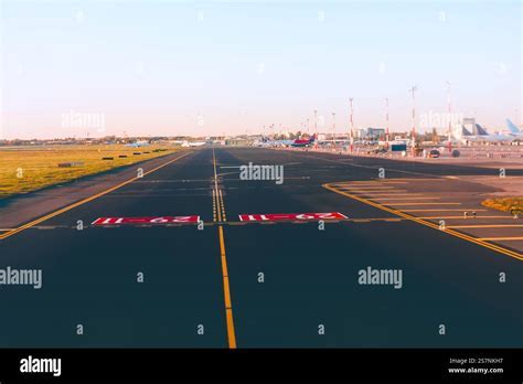 What Makes Airport Runway Pavement So Different From Everyday Roads ...