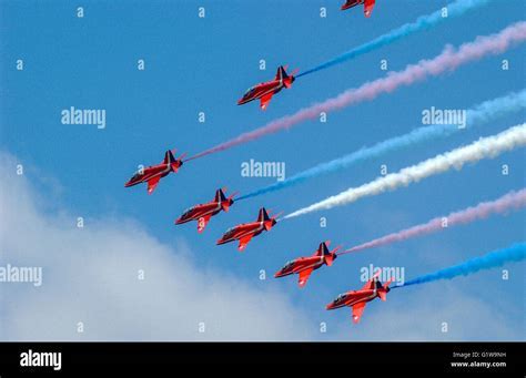 Blue Angels vs. Red Arrows: The Ultimate Comparison - Bolt Flight