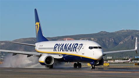 Ryanair Bets Big on a Single Aircraft to Beat Inflation Pressures ...