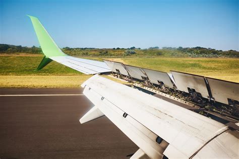 Understanding the Four Types of Aircraft Flaps and How They Work - Bolt ...