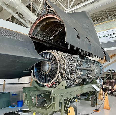 SR-71 Blackbird: Revealing the Untouchable Speed of the World’s Fastest ...