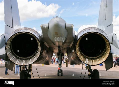 Sukhoi Su-35: Russia’s Supermaneuverable 4.5-Generation Air Dominance ...