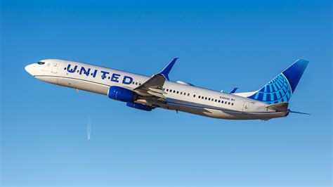 United Airlines Boeing 737-700 Forced to Divert After Pressurization ...