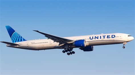 United Airlines Flight UA989 Strands Passengers for Over Seven Hours ...
