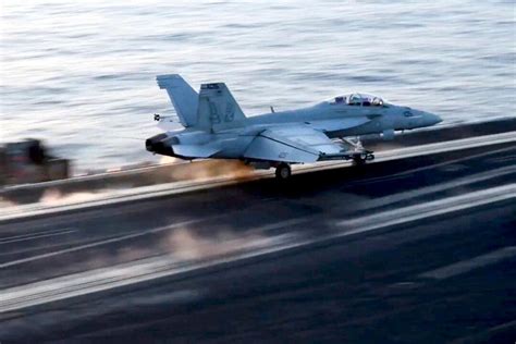 Do US Navy Pilots Use Autopilot to Land on Aircraft Carriers? - Bolt Flight