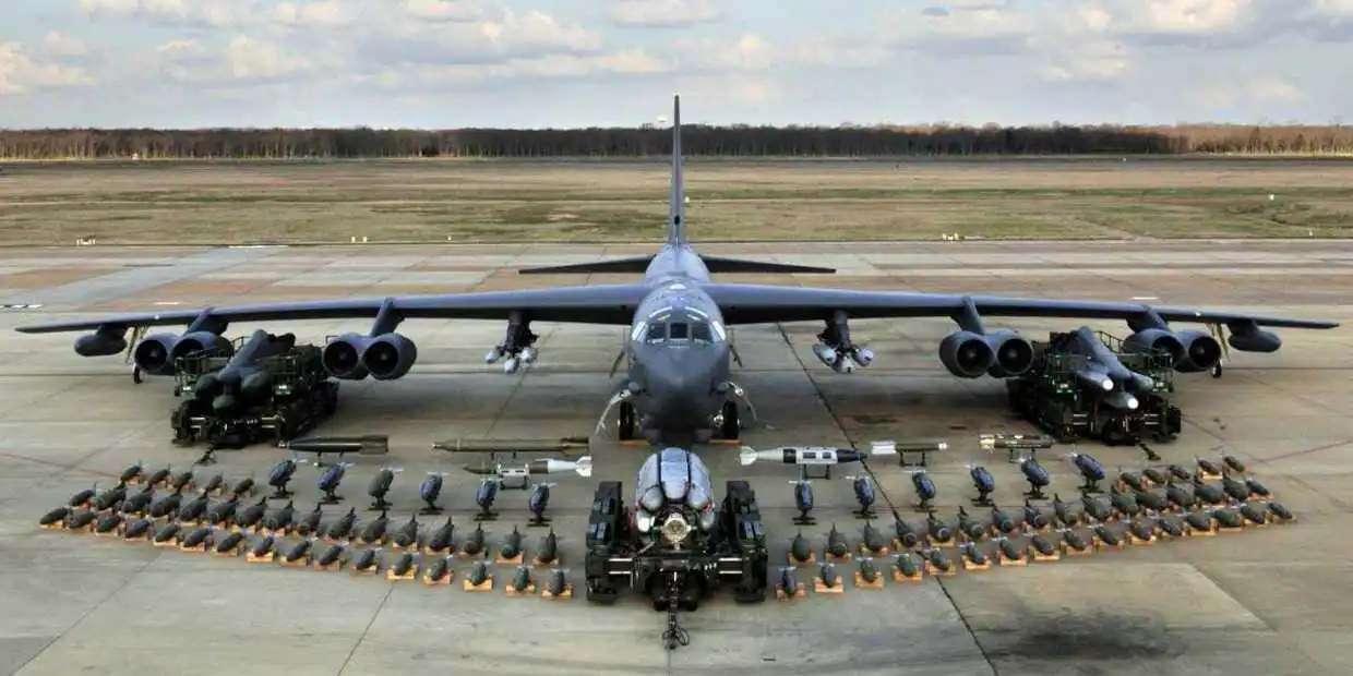 Rolls-Royce Engines to Propel B-52 Bombers into the Next Century - Bolt ...