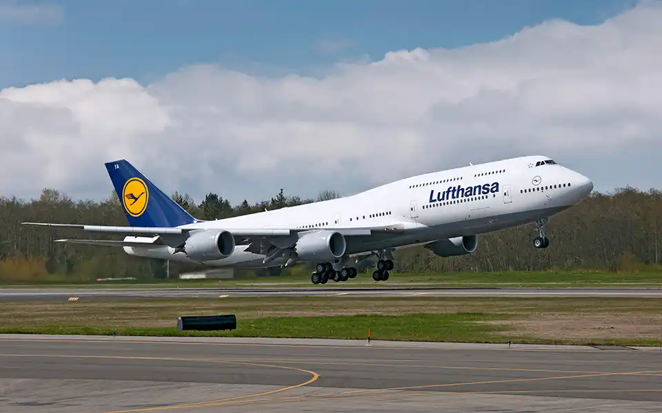 Boeing 747 vs. Airbus A380: Which Is Better? - Bolt Flight