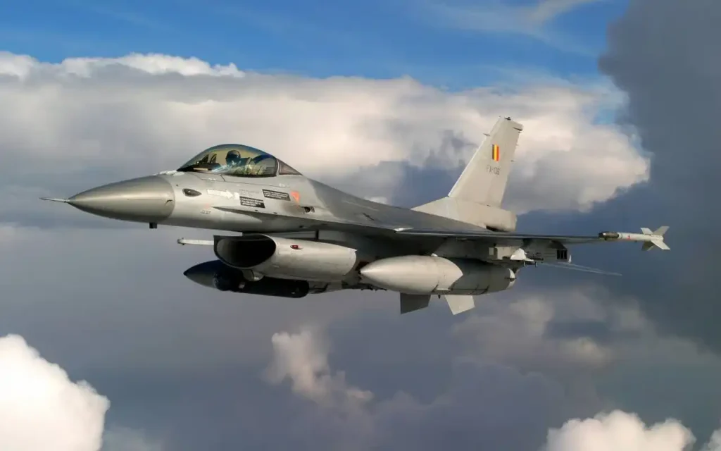 F-16 Viper vs Falcon: A Detailed Examination of Modern Aerial Warfare ...