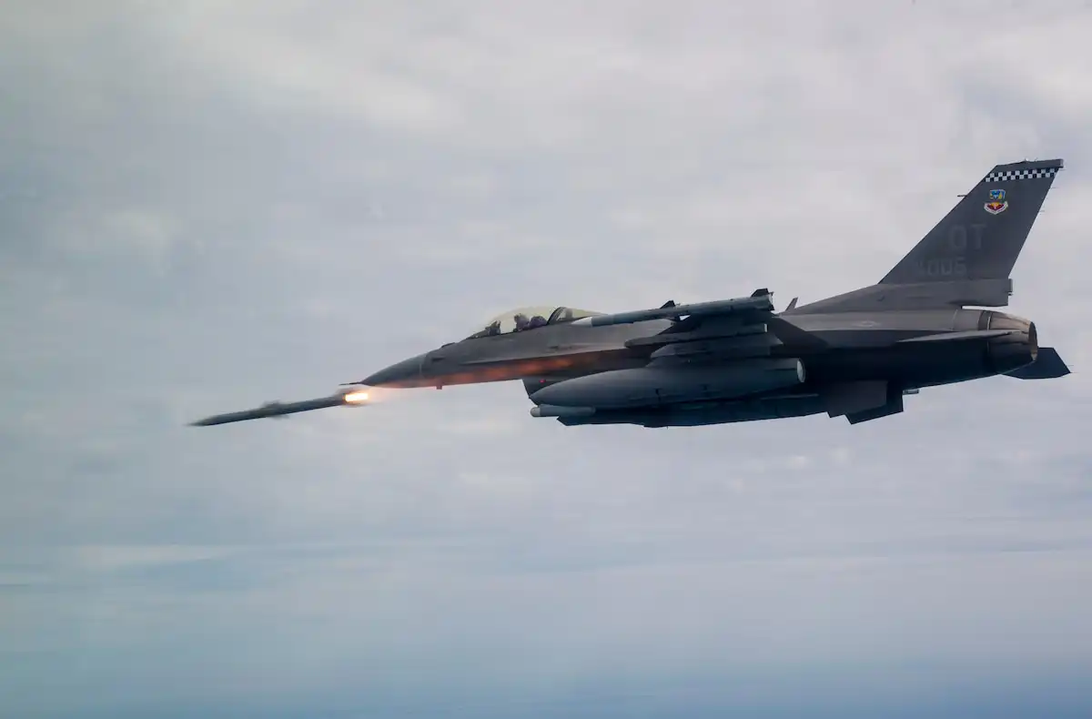 How Much Does the F-16 Fighting Falcon Cost? - Bolt Flight