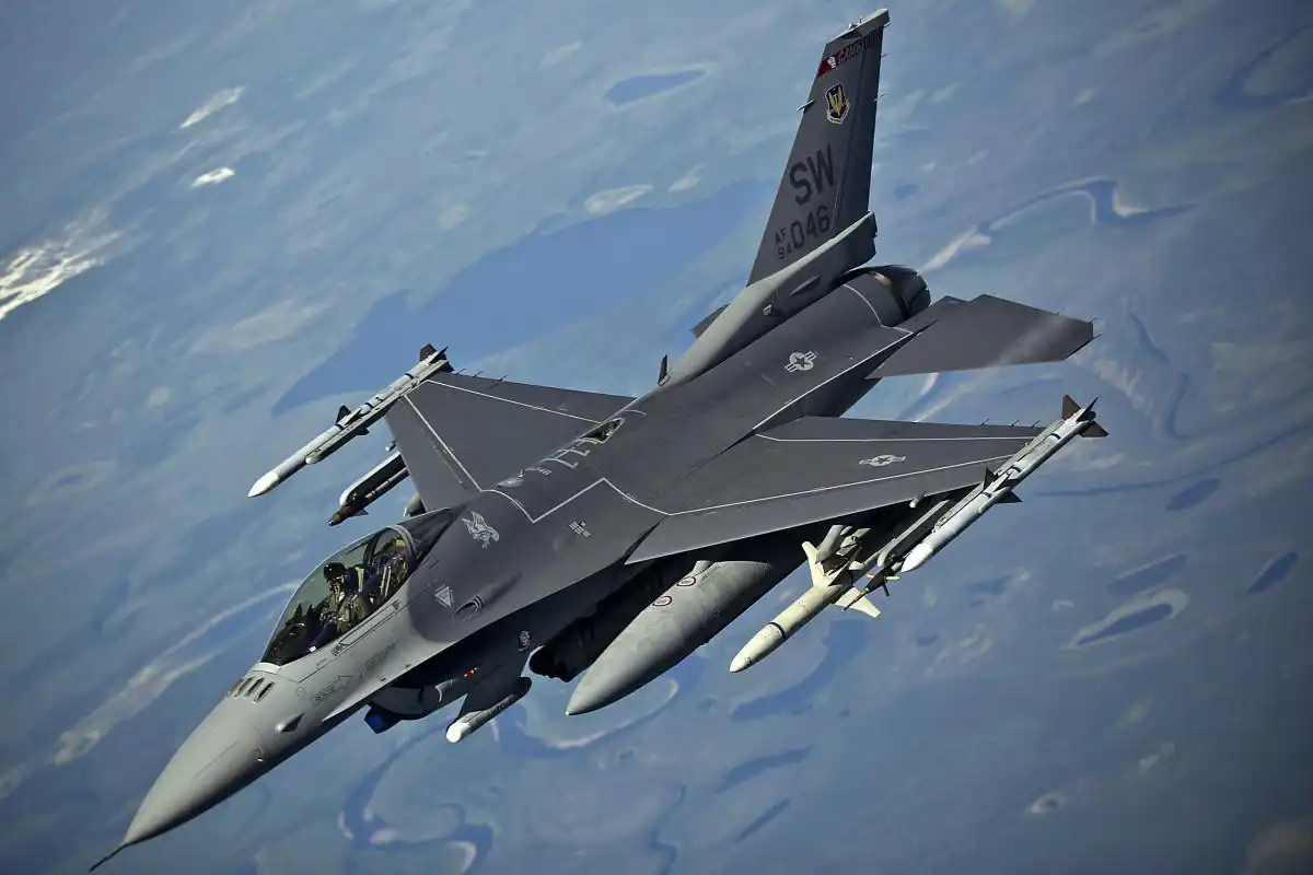 F-16 Armament - Bolt Flight