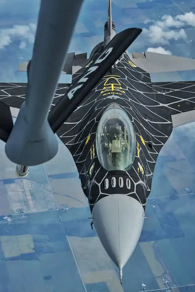 The Legacy of the F-16 Viper Demo Team: A Masterclass in Aerial ...