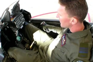 The F/A-18 Super Hornet Cockpit: Advanced Technology and Pilot-Centric ...