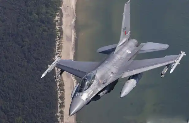 F-16 Drag Chute: Design, Functionality, and Comparisons - Bolt Flight