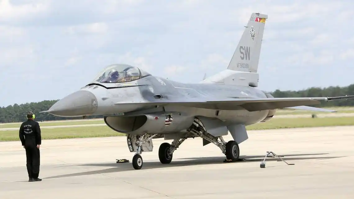 F-16 Fuel Consumption: A Detailed Analysis - Bolt Flight