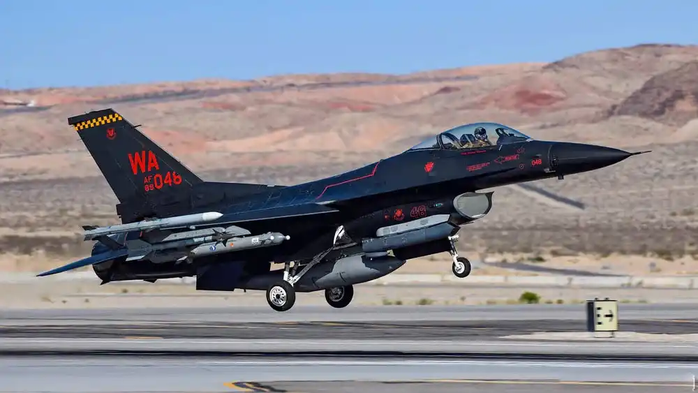 F-16 "Wraith": The Stealthy Aggressor of the U.S. Air Force - Bolt Flight