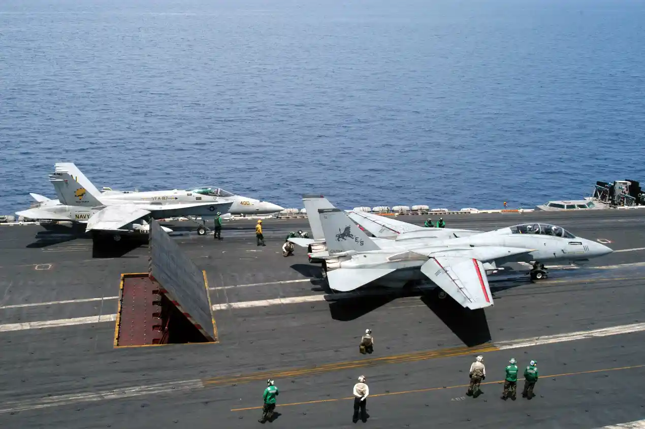 F-18 vs F-14: A Comprehensive Comparison of Two Iconic Naval Fighters ...